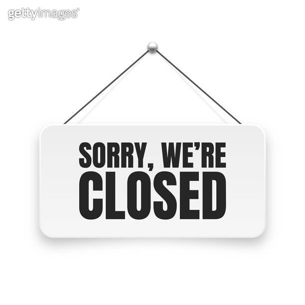 Realistic closed hanging signboard. Vintage door sign for cafe ...