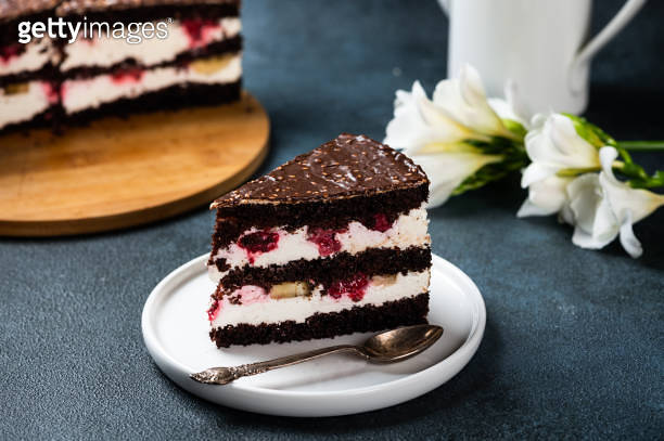 Chocolate cake with raspberry on plate. Slice of cake. Raspberry cake ...