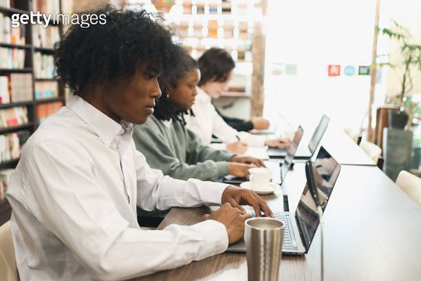 Group of Diverse ethnicity people working in the library 이미지 ...