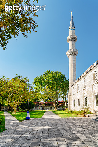 Side view of the Suleymaniye Mosque in Istanbul, Turkey (1406313245 ...