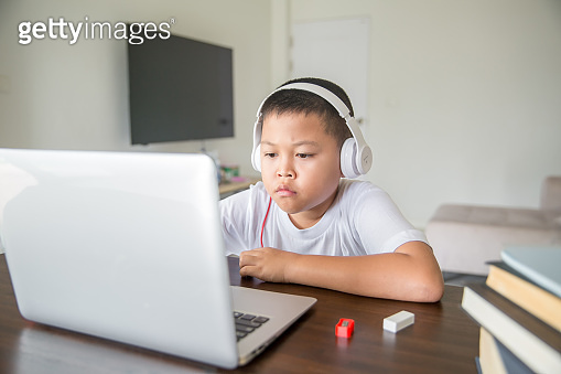 Young student distance learning virtual distance online class on video ...