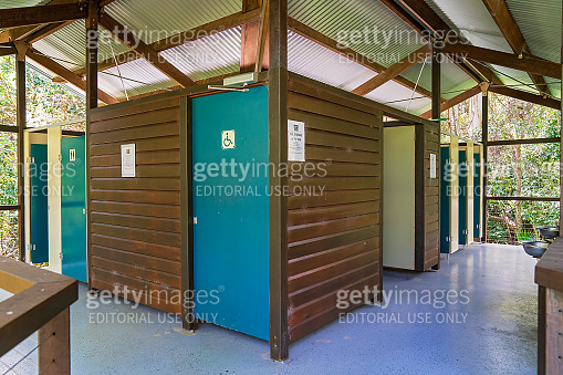 Public Toilets In Australian National Park 이미지 (1372848757) - 게티이미지뱅크