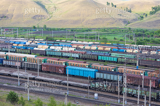 Freight cargo trains on railway 이미지 (1406733523) - 게티이미지뱅크