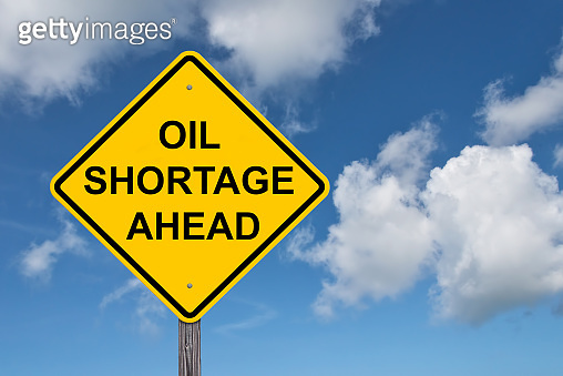 Oil Shortage Ahead Warning Sign 이미지 (1388034106) - 게티이미지뱅크