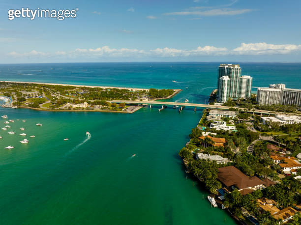 Miami Beach Haulover inlet shot with aerial drone (1369152637) - 게티이미지뱅크