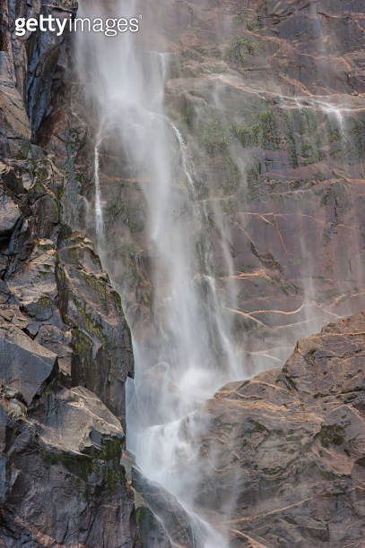 Bridalveil Fall is one of the most prominent waterfalls in the Yosemite ...