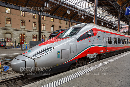 Alstom Trenitalia ETR 610 high-speed train at Basel SBB Railway Station in Switzerland 이미지 ...