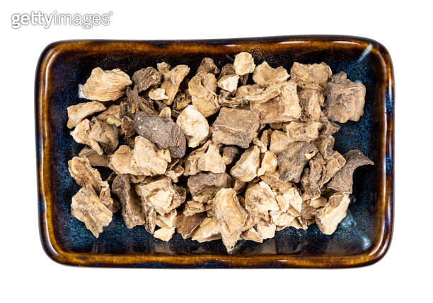 dried chicory roots in ceramic bowl isolated 이미지 (1368407762) - 게티이미지뱅크