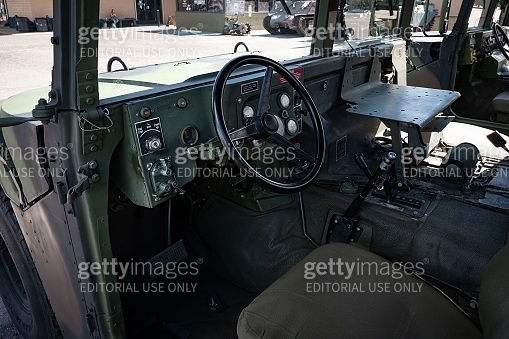 interior of a military Humvee 이미지 (1450305489) - 게티이미지뱅크