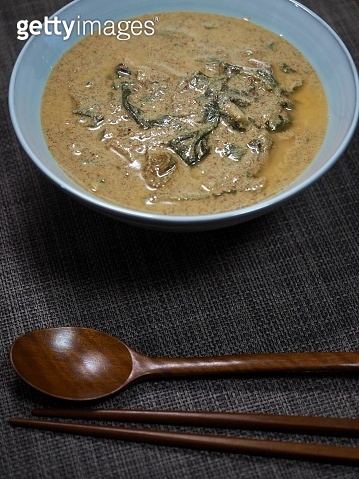Korean food Loach soup, Chueo-tang (1401455957) - 게티이미지뱅크