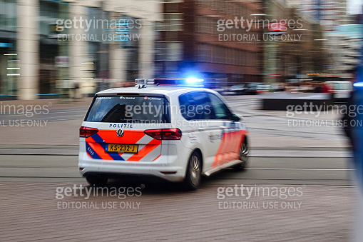 police car rushing with siren on the street 이미지 (1389206416) - 게티이미지뱅크