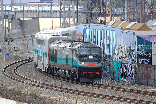 Northbound Metrolink Commuter train departure from Los Angeles Union Station 이미지 (1372460634 ...