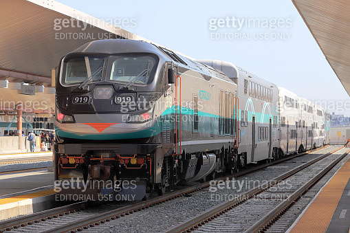 The Metrolink Commuter Train - Los Angeles Union 이미지 (1394882760) - 게티이미지뱅크