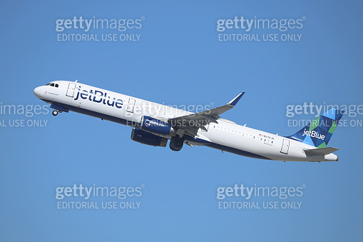 jetBlue Airbus A321 Aircraft take off, Los Angeles International ...