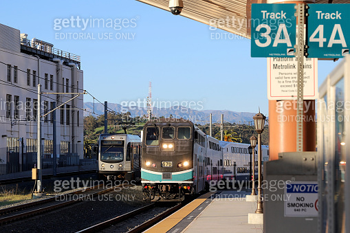 Metrolink and Metro Gold Line trains - Los Angeles Union Station 이미지 ...