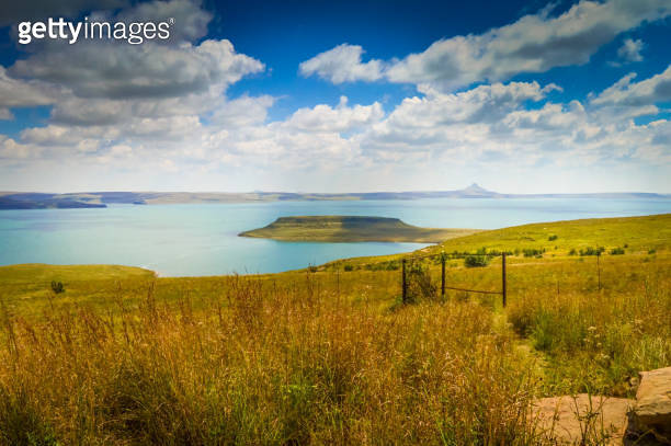 Panoramic Sterkfontein Dam and nature reserve in Drakensberg area 이미지 ...