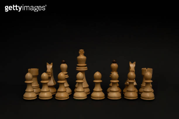 Chess pieces without queen on black background. 이미지 (1422070668) - 게티이미지뱅크