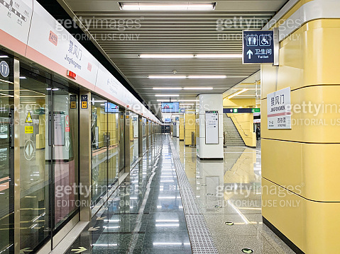 Beijing Subway Line 14, JINFENGMEN Station Hall (1383875738) - 게티이미지뱅크