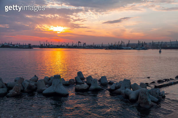 Old breakwater structure on a susnset. Varna port (1368006172) - 게티이미지뱅크