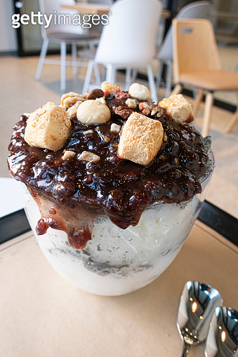 Traditional Korea Dessert , A Bowl of Red Bean Sweet with ice. 이미지 ...