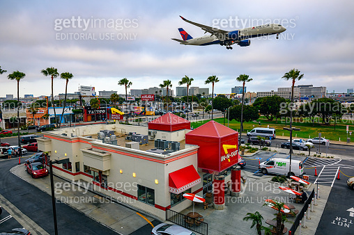 Delta Airlines plane flies above In-N-Out Burger restaurant while ...