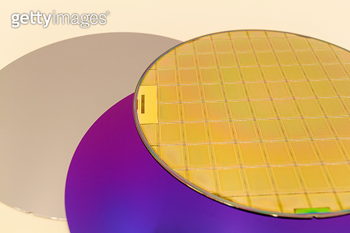 Silicon Wafers three types -empty grey wafer,purple wafer with SiO film ...