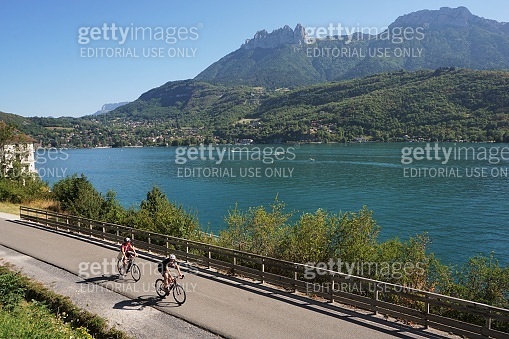 Traffic free Cycle Path beside Lake Annecy (1421070052) - 게티이미지뱅크