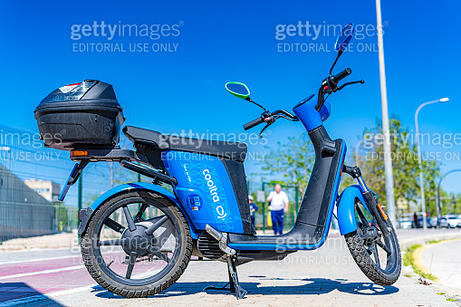 Electric motorcycle from the motorcycle sharing company COOLTRA ...