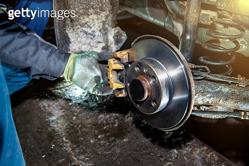 installation of a new brake disc on the hub, brake system maintenance ...