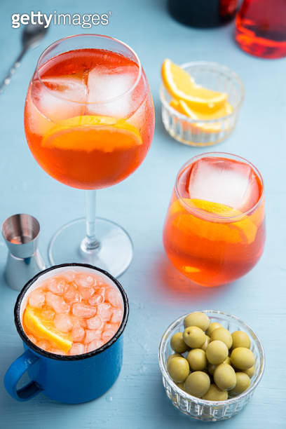 Different glasses of classic italian spritz cocktail with olives on a blue table 이미지 (1373511728 ...
