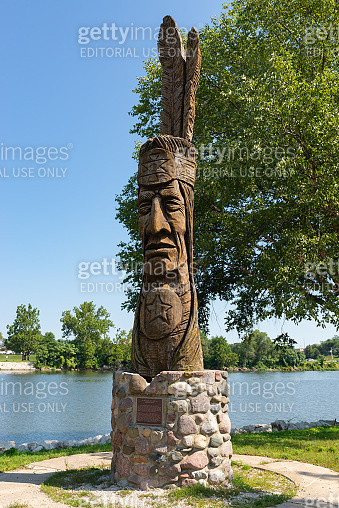 Native American statue. 이미지 (1419101194) - 게티이미지뱅크