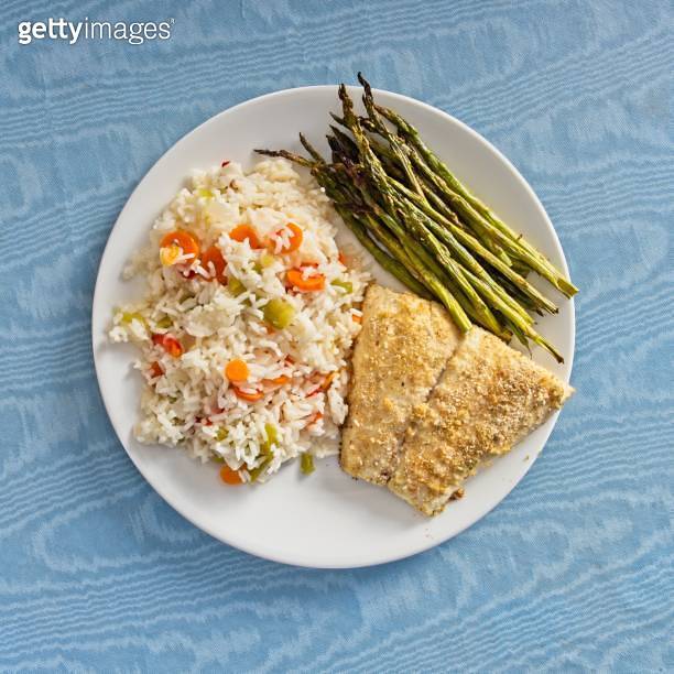 Baked Red Snapper fish plated with seasoned rice and asparagus 이미지 ...