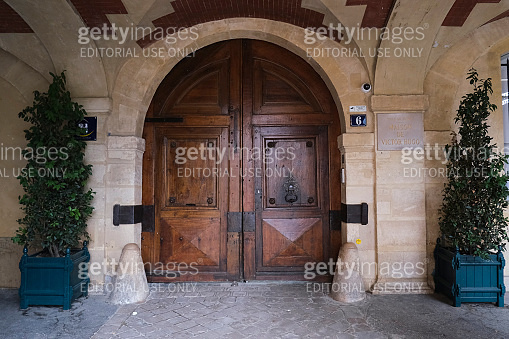 EXterior vie of Victor Hugo's house in Paris, 이미지 (1401002805) - 게티이미지뱅크