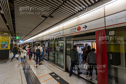MTR Tsim Sha Tsui Station in Kowloon, Hong Kong (1379127659) - 게티이미지뱅크