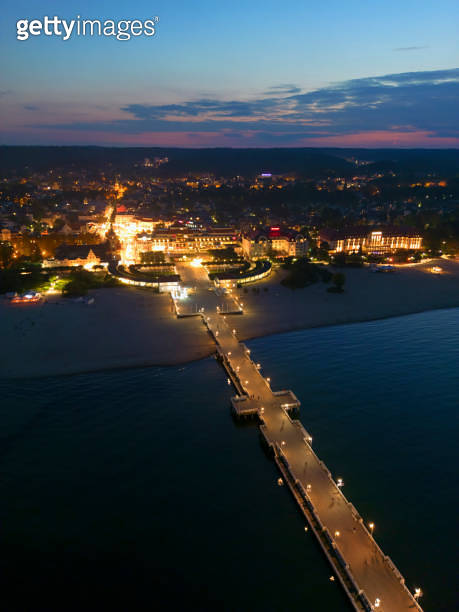 Aerial view of Molo sea pier in Sopot during sunset , Poland 이미지 ...