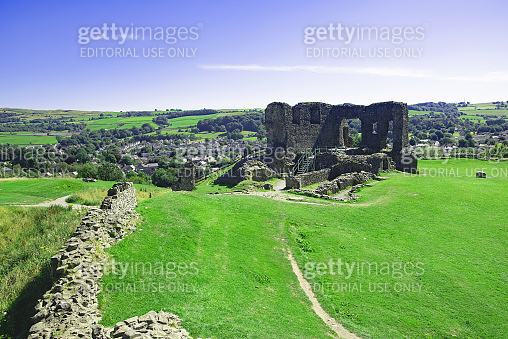 Panoramic of Kendal Castle from the viewing tower. 이미지 (1418822737 ...