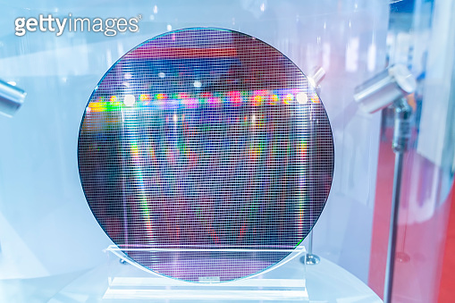 Silicon Wafers in plastic holder box 이미지 (1432697901) - 게티이미지뱅크