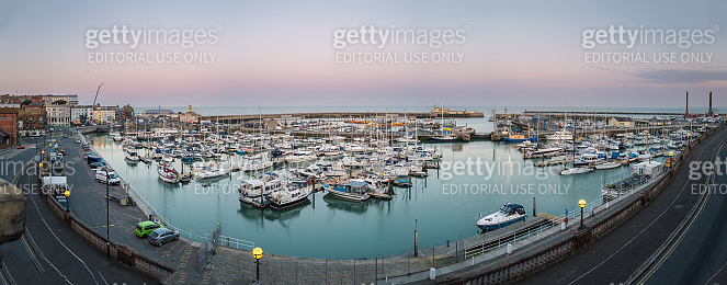 Panoramic image of the historic Royal Harbour at dusk. 이미지 (1394840378 ...
