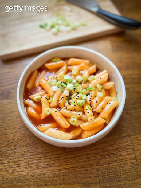 Tteokbokki Sweet and spicy Korean rice cake (1451571321) - 게티이미지뱅크