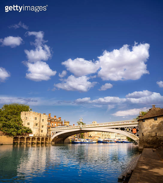 York UK Lendal Bridge over river Ouse and boats in England 이미지 ...