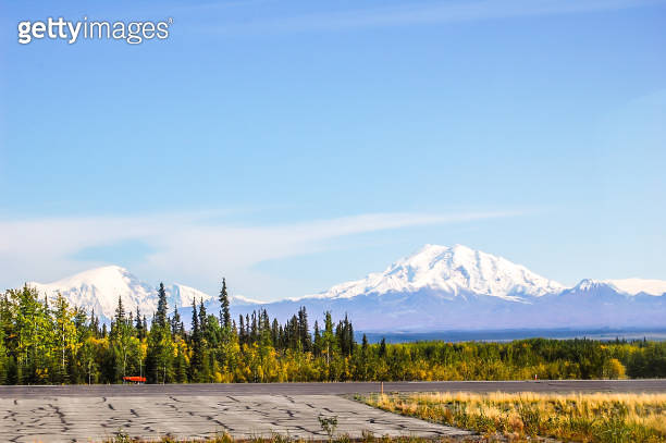 Mount Drum - View From the Airport 이미지 (1386382410) - 게티이미지뱅크
