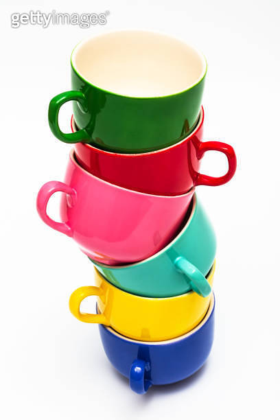 Beautiful color cups on white background 이미지 (1372943049) - 게티이미지뱅크