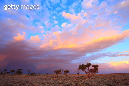 Evening storm approaching in the Australian outback 이미지 (1363633166 ...