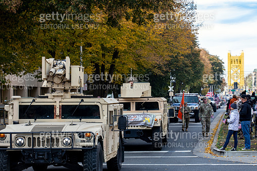 Humvees in the Parade 이미지 (1440846148) - 게티이미지뱅크