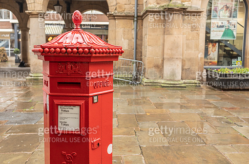 red post box 이미지 (1442607221) - 게티이미지뱅크