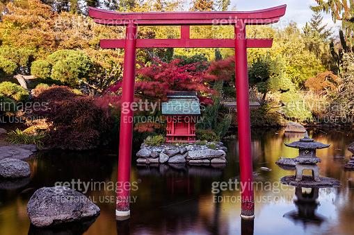 Red Torii Gate and Pagoda in Japanese Garden Pond in Point Defiance ...