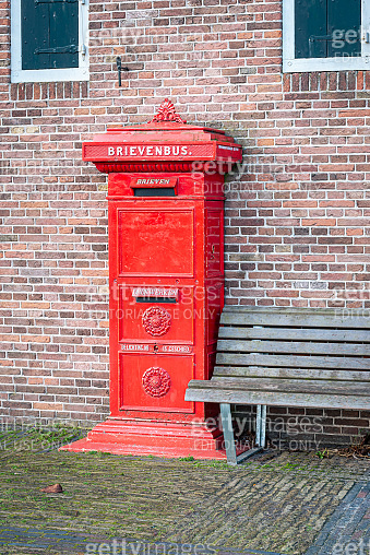 Old red Dutch mailbox 이미지 (1364207262) - 게티이미지뱅크