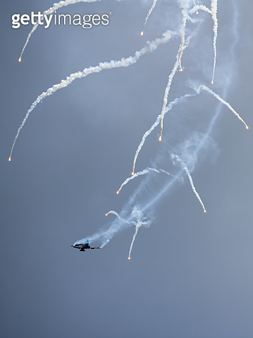 Military supersonic fighter jet conducts shooting of false thermal ...