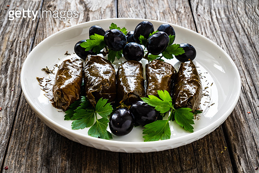Dolmades Greek wraps on wooden table (1393095205) - 게티이미지뱅크