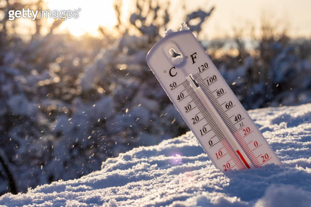 Thermometer in the snow. Extreme cold temperature at winter 이미지 ...